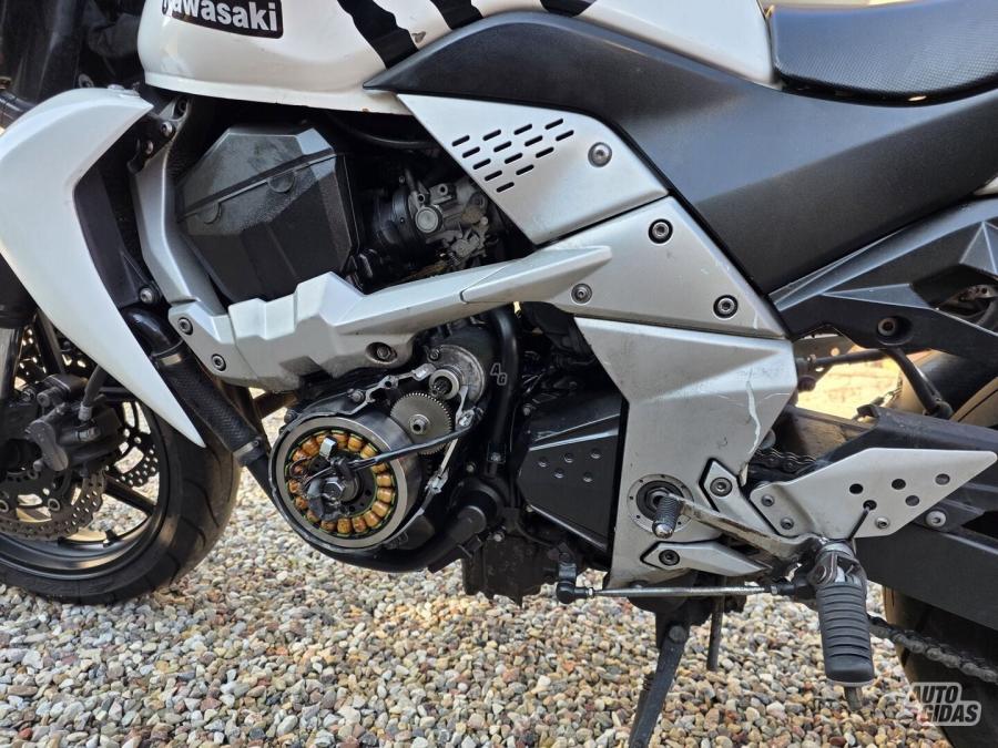 White Kawasaki Z 2009 in Pasvalys, with an engine capacity of 0.75 L and mileage of 60 thousand km for 1199 €, photo 24 on AUTOMOTO.COM.LV