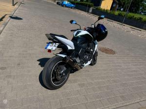 Белый Кавасаки Z 2010 в Укмерге, объемом двигателя 0.75 л и пробегом 42 тыс. км за 3750 €, фото 3 на AUTOMOTO.COM.LV