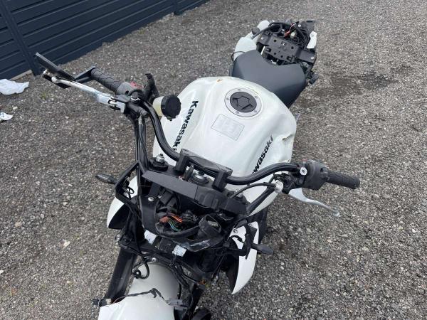 White Kawasaki Z 2011 in Kaunas, with an engine capacity of 0.75 L and mileage of 16 thousand km for 1350 €, photo 6 on AUTOMOTO.COM.LV