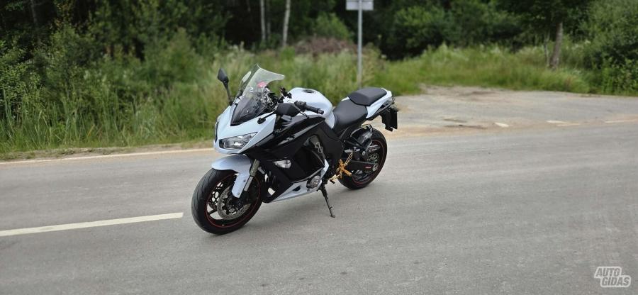 White Kawasaki Z 2013 in Mazeikiai, with an engine capacity of 1.00 L and mileage of 30 thousand km for 5700 €, photo 3 on AUTOMOTO.COM.LV