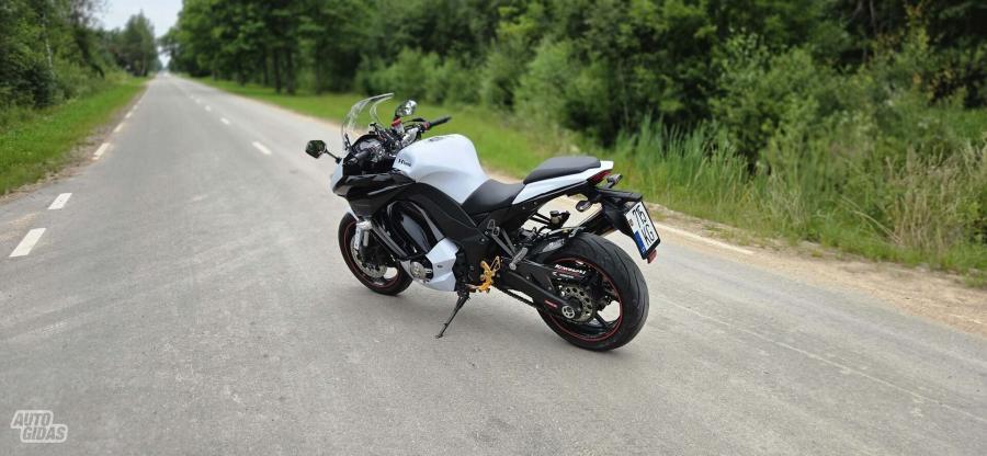 White Kawasaki Z 2013 in Mazeikiai, with an engine capacity of 1.00 L and mileage of 30 thousand km for 5700 €, photo 4 on AUTOMOTO.COM.LV