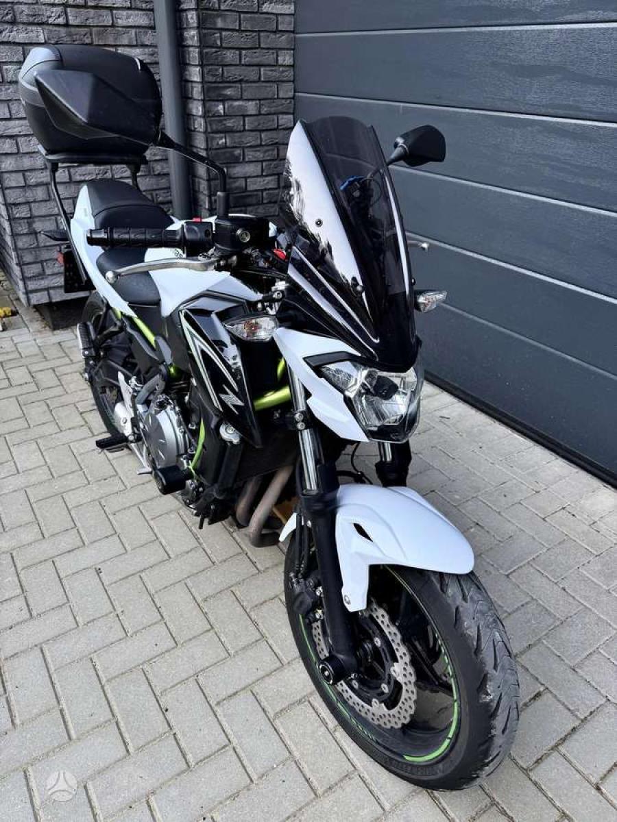 White Kawasaki Z 2018 in Vilnius, with an engine capacity of 0.65 L and mileage of 18 thousand km for 4200 €, photo 4 on AUTOMOTO.COM.LV