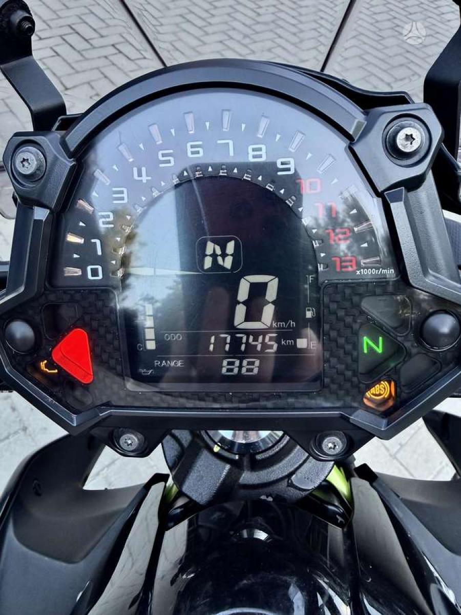 White Kawasaki Z 2018 in Vilnius, with an engine capacity of 0.65 L and mileage of 18 thousand km for 4200 €, photo 6 on AUTOMOTO.COM.LV