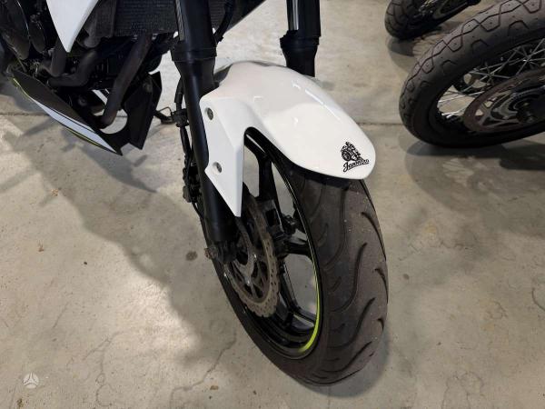 White Kawasaki Z 2019 in Siauliai, with an engine capacity of 0.13 L and mileage of 33 thousand km for 1999 €, photo 6 on AUTOMOTO.COM.LV