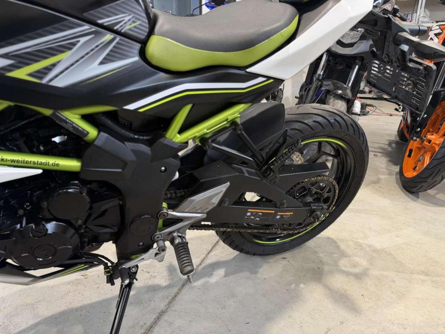 White Kawasaki Z 2019 in Siauliai, with an engine capacity of 0.13 L and mileage of 33 thousand km for 1999 €, photo 22 on AUTOMOTO.COM.LV