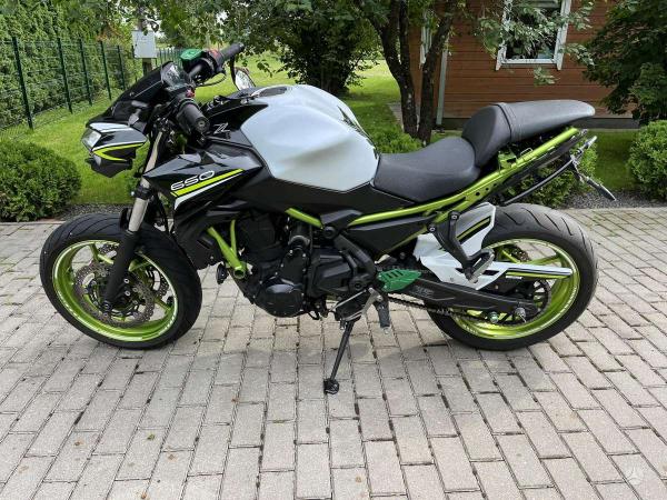 White Kawasaki Z 2021 in Sirvintos, with an engine capacity of 0.65 L and mileage of 45 thousand km for 2600 €, photo 2 on AUTOMOTO.COM.LV