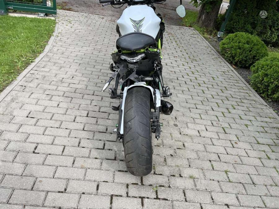 White Kawasaki Z 2021 in Sirvintos, with an engine capacity of 0.65 L and mileage of 45 thousand km for 2600 €, photo 5 on AUTOMOTO.COM.LV