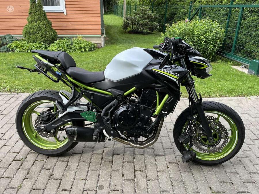 White Kawasaki Z 2021 in Sirvintos, with an engine capacity of 0.65 L and mileage of 45 thousand km for 2600 €, photo 7 on AUTOMOTO.COM.LV