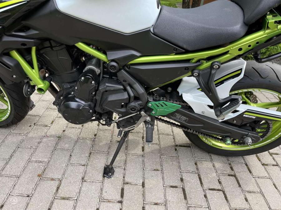 White Kawasaki Z 2021 in Sirvintos, with an engine capacity of 0.65 L and mileage of 45 thousand km for 2600 €, photo 14 on AUTOMOTO.COM.LV