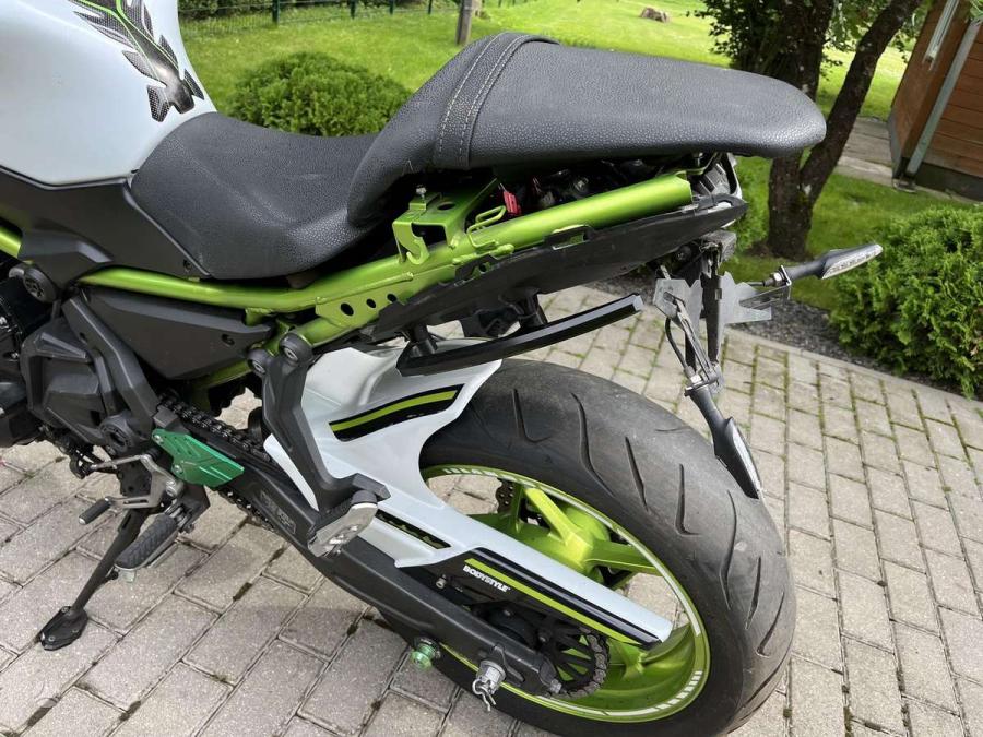 White Kawasaki Z 2021 in Sirvintos, with an engine capacity of 0.65 L and mileage of 45 thousand km for 2600 €, photo 15 on AUTOMOTO.COM.LV