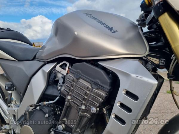 Beige Kawasaki Z1000 2005 in Tallinn, with an engine capacity of 0.95 L and mileage of 69 thousand km for 3200 €, photo 11 on AUTOMOTO.COM.LV