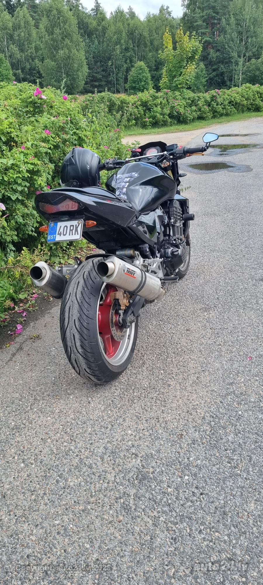 Black Kawasaki Z1000 2003 in Voru, with an engine capacity of 0.95 L and mileage of 60 thousand km for 3200 €, photo 3 on AUTOMOTO.COM.LV