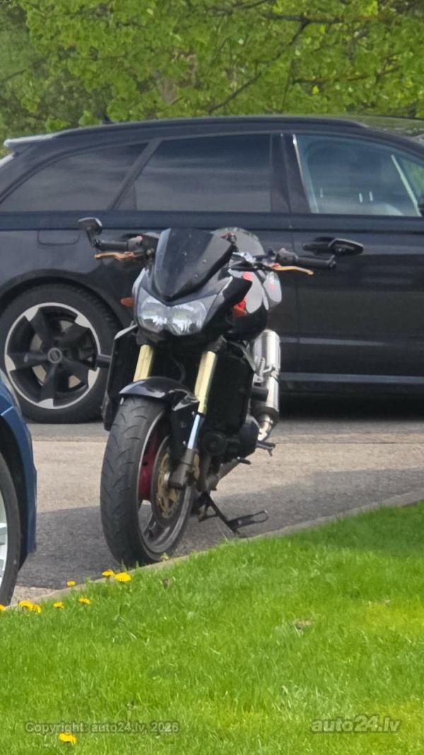 Black Kawasaki Z1000 2003 in Voru, with an engine capacity of 0.95 L and mileage of 60 thousand km for 3200 €, photo 3 on AUTOMOTO.COM.LV