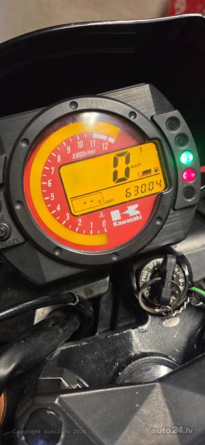 Black Kawasaki Z1000 2003 in Voru, with an engine capacity of 0.95 L and mileage of 60 thousand km for 3200 €, photo 5 on AUTOMOTO.COM.LV