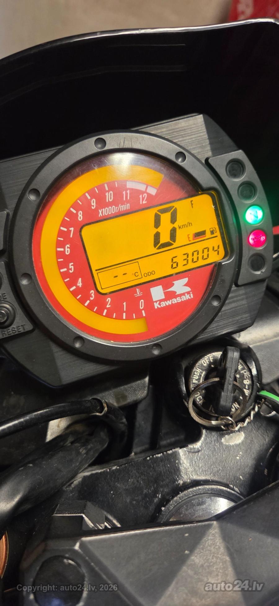 Black Kawasaki Z1000 2003 in Voru, with an engine capacity of 0.95 L and mileage of 60 thousand km for 3200 €, photo 5 on AUTOMOTO.COM.LV