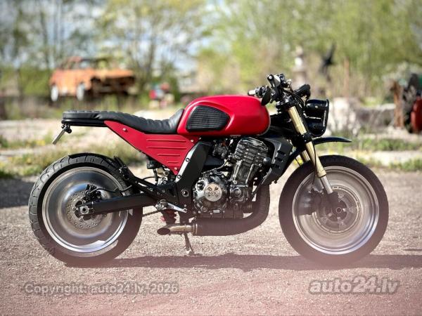 Melns Kawasaki Z1000 2004 Pērnava, ar dzinēja tilpumu 1.00 L un nobraukumu 50 tūkst. km par 4800 €, foto 1 vietnē AUTOMOTO.COM.LV