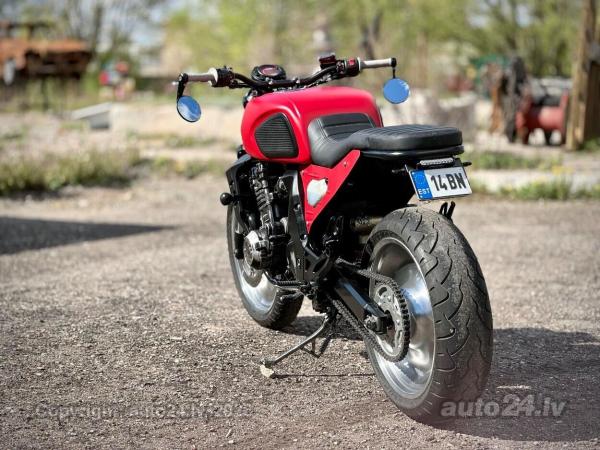 Melns Kawasaki Z1000 2004 Pērnava, ar dzinēja tilpumu 1.00 L un nobraukumu 50 tūkst. km par 4800 €, foto 8 vietnē AUTOMOTO.COM.LV
