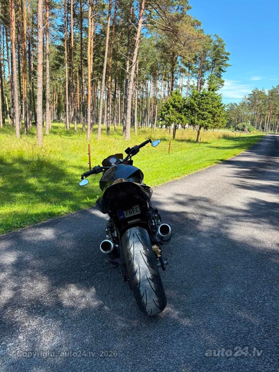 Черный Кавасаки З 1000 2005 в Курессааре, объемом двигателя 0.95 л и пробегом 32 тыс. км за 3800 €, фото 4 на AUTOMOTO.COM.LV