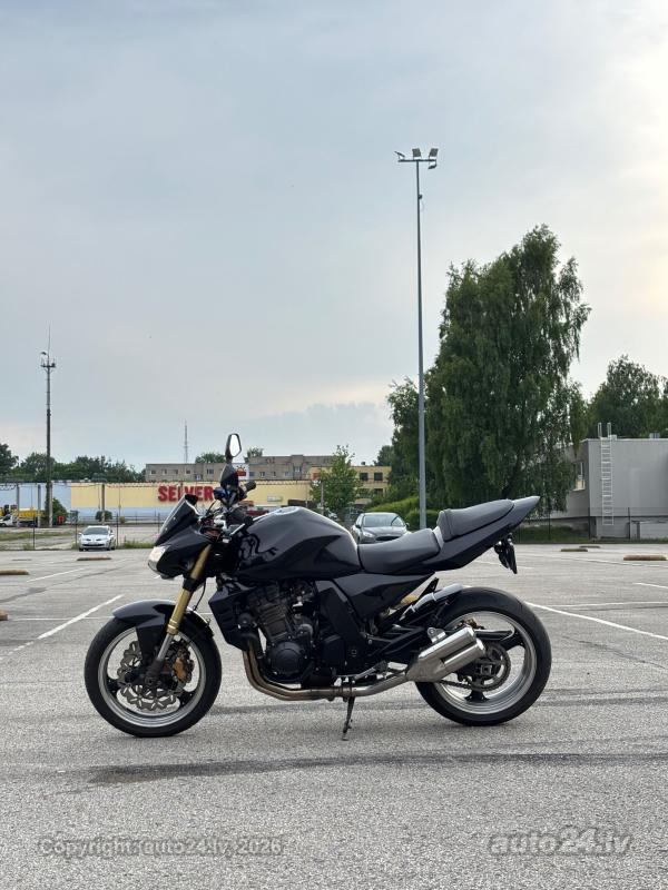 Melns Kawasaki Z1000 2007 Tartu, ar dzinēja tilpumu 0.95 L un nobraukumu 69 tūkst. km par 3890 €, foto 1 vietnē AUTOMOTO.COM.LV