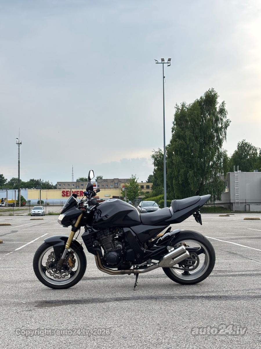 Black Kawasaki Z1000 2007 in Tartu, with an engine capacity of 0.95 L and mileage of 69 thousand km for 3890 €, photo 1 on AUTOMOTO.COM.LV