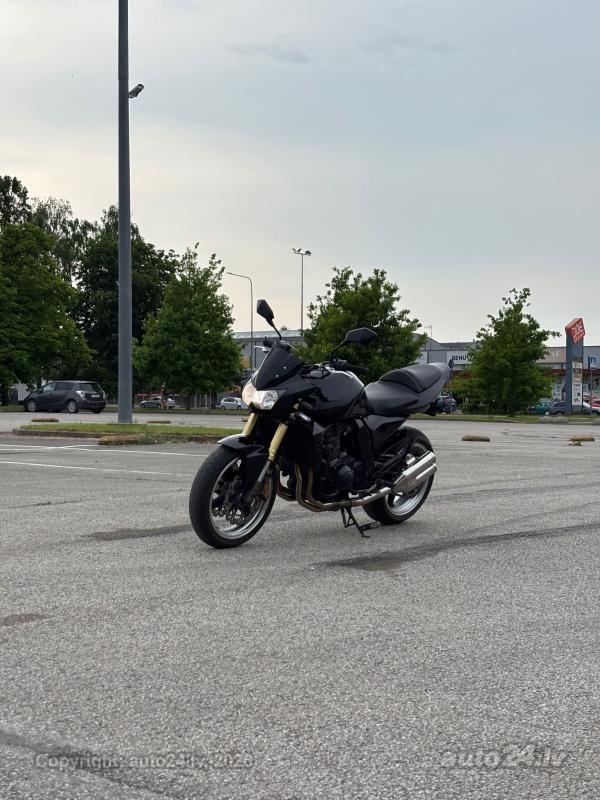 Melns Kawasaki Z1000 2007 Tartu, ar dzinēja tilpumu 0.95 L un nobraukumu 69 tūkst. km par 3890 €, foto 2 vietnē AUTOMOTO.COM.LV