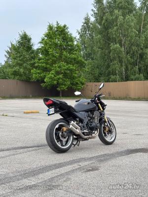 Black Kawasaki Z1000 2007 in Tartu, with an engine capacity of 0.95 L and mileage of 69 thousand km for 3890 €, photo 6 on AUTOMOTO.COM.LV