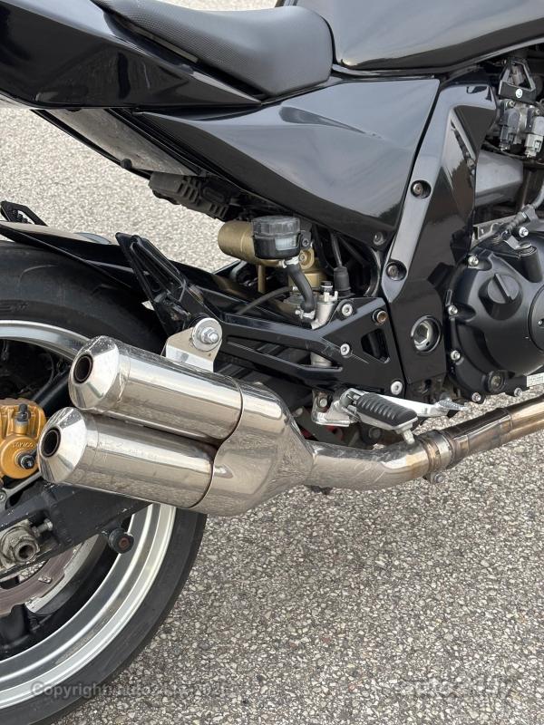 Black Kawasaki Z1000 2007 in Tartu, with an engine capacity of 0.95 L and mileage of 69 thousand km for 3890 €, photo 8 on AUTOMOTO.COM.LV