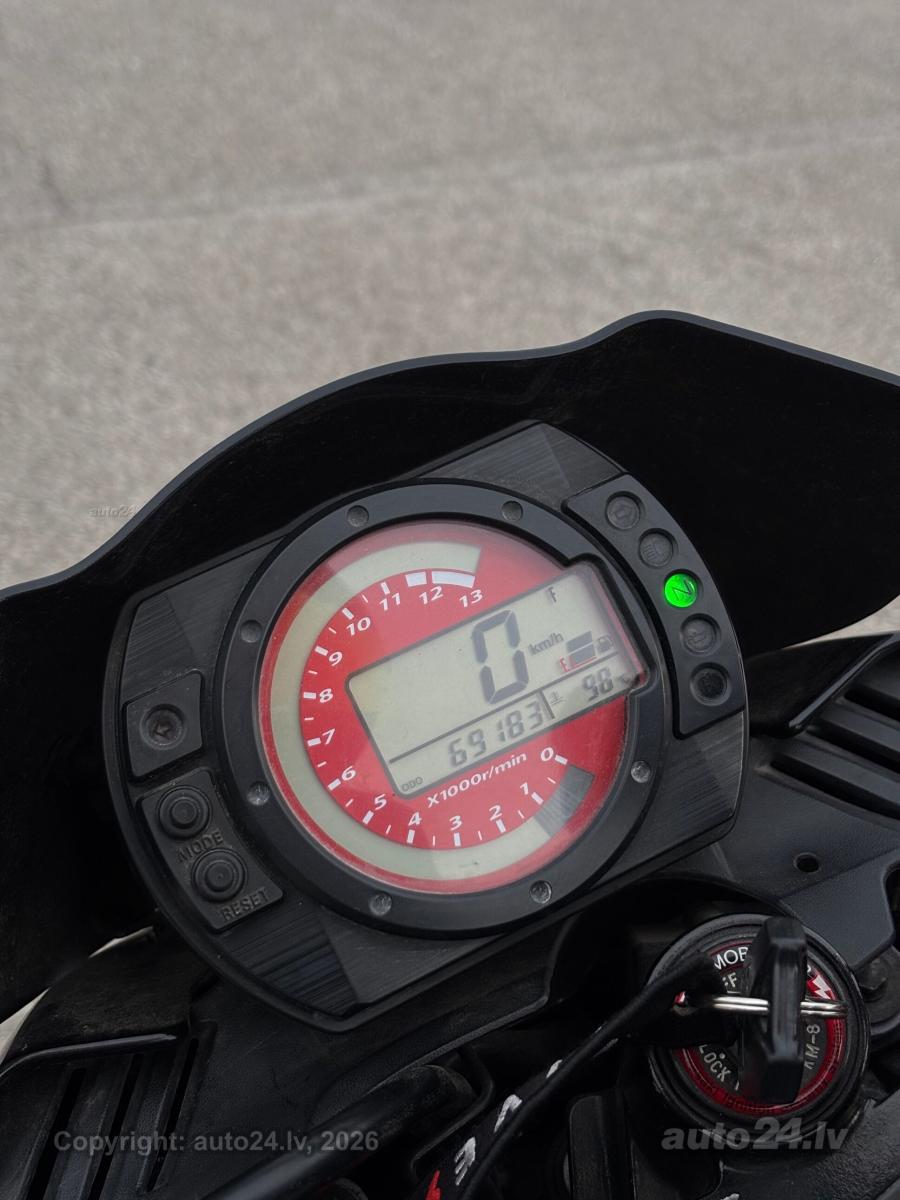 Black Kawasaki Z1000 2007 in Tartu, with an engine capacity of 0.95 L and mileage of 69 thousand km for 3890 €, photo 10 on AUTOMOTO.COM.LV