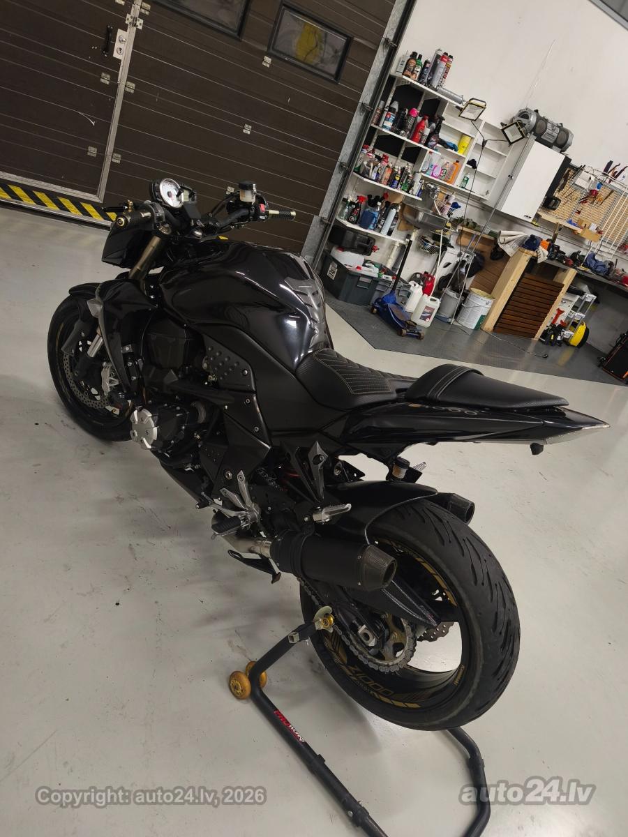 Black Kawasaki Z1000 2007 in Tallinn, with an engine capacity of 0.95 L and mileage of 27 thousand km for 4500 €, photo 4 on AUTOMOTO.COM.LV