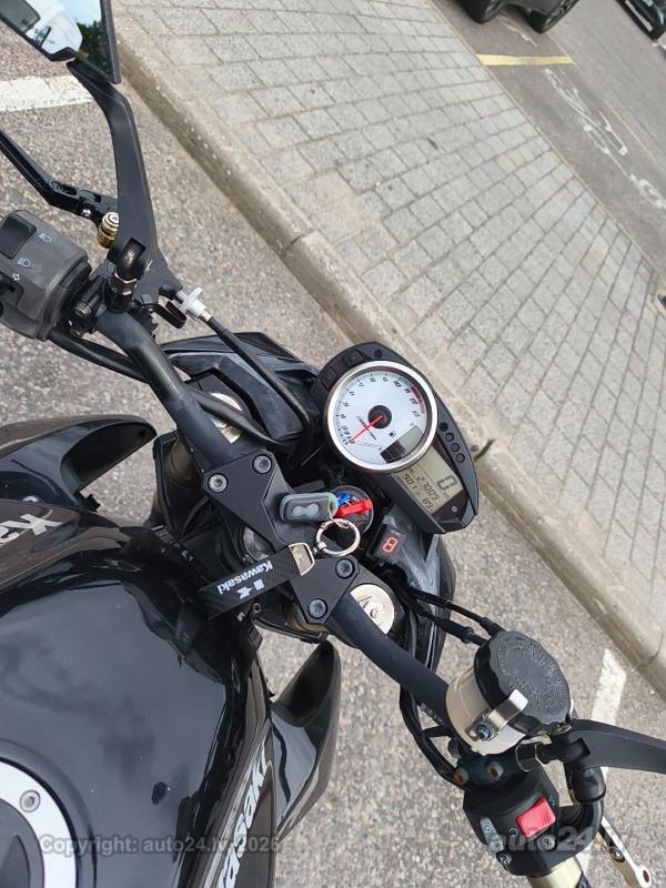 Melns Kawasaki Z1000 2007 Tallina, ar dzinēja tilpumu 0.95 L un nobraukumu 27 tūkst. km par 4500 €, foto 5 vietnē AUTOMOTO.COM.LV