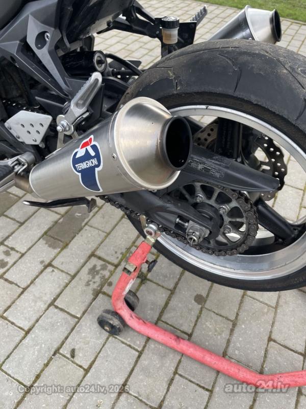 Black Kawasaki Z1000 2008 in Tallinn, with an engine capacity of 0.95 L and mileage of 46 thousand km for 3700 €, photo 11 on AUTOMOTO.COM.LV