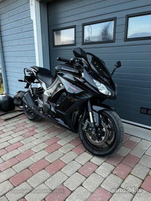 Black Kawasaki Z1000 2011 in Paide, with an engine capacity of 1.04 L and mileage of 47 thousand km for 6555 €, photo 2 on AUTOMOTO.COM.LV