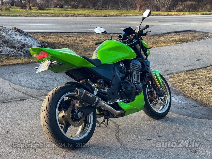 Green Kawasaki Z1000 2003 in Parnu, with an engine capacity of 0.95 L and mileage of 32 thousand km for 4500 €, photo 4 on AUTOMOTO.COM.LV
