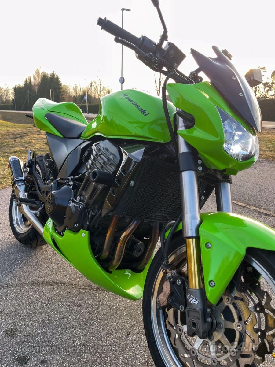 Green Kawasaki Z1000 2003 in Parnu, with an engine capacity of 0.95 L and mileage of 32 thousand km for 4500 €, photo 6 on AUTOMOTO.COM.LV