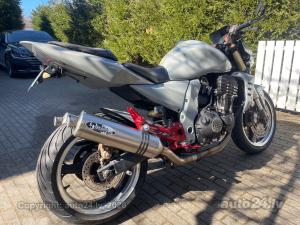 Pelēks Kawasaki Z1000 2003 Tallina, ar dzinēja tilpumu 0.95 L un nobraukumu 43 tūkst. km par 3900 €, foto 3 vietnē AUTOMOTO.COM.LV