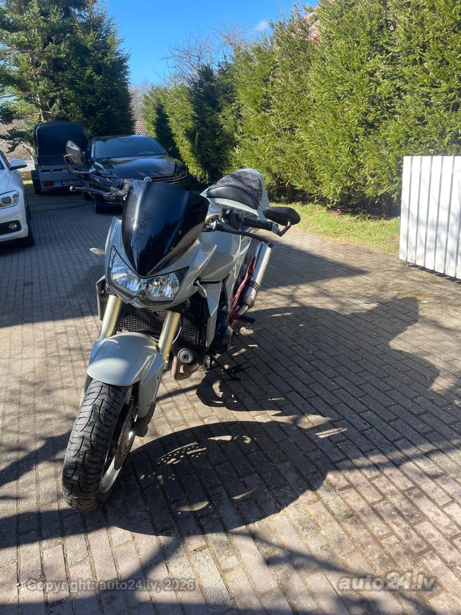 Pelēks Kawasaki Z1000 2003 Tallina, ar dzinēja tilpumu 0.95 L un nobraukumu 43 tūkst. km par 3900 €, foto 4 vietnē AUTOMOTO.COM.LV