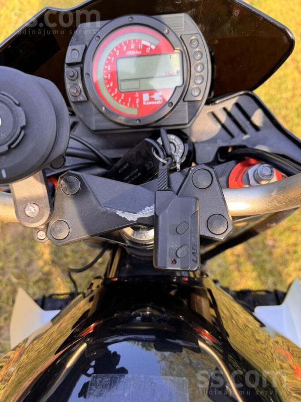 Kawasaki Z1000 2003 in Riga, with an engine capacity of 0.95 L and mileage of 0 thousand km for 2900 €, photo 9 on AUTOMOTO.COM.LV