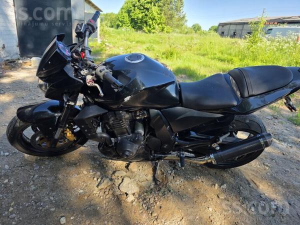 Kawasaki Z1000 2003 Krāslava, ar dzinēja tilpumu 1.00 L un nobraukumu 0 tūkst. km par 1750 €, foto 3 vietnē AUTOMOTO.COM.LV