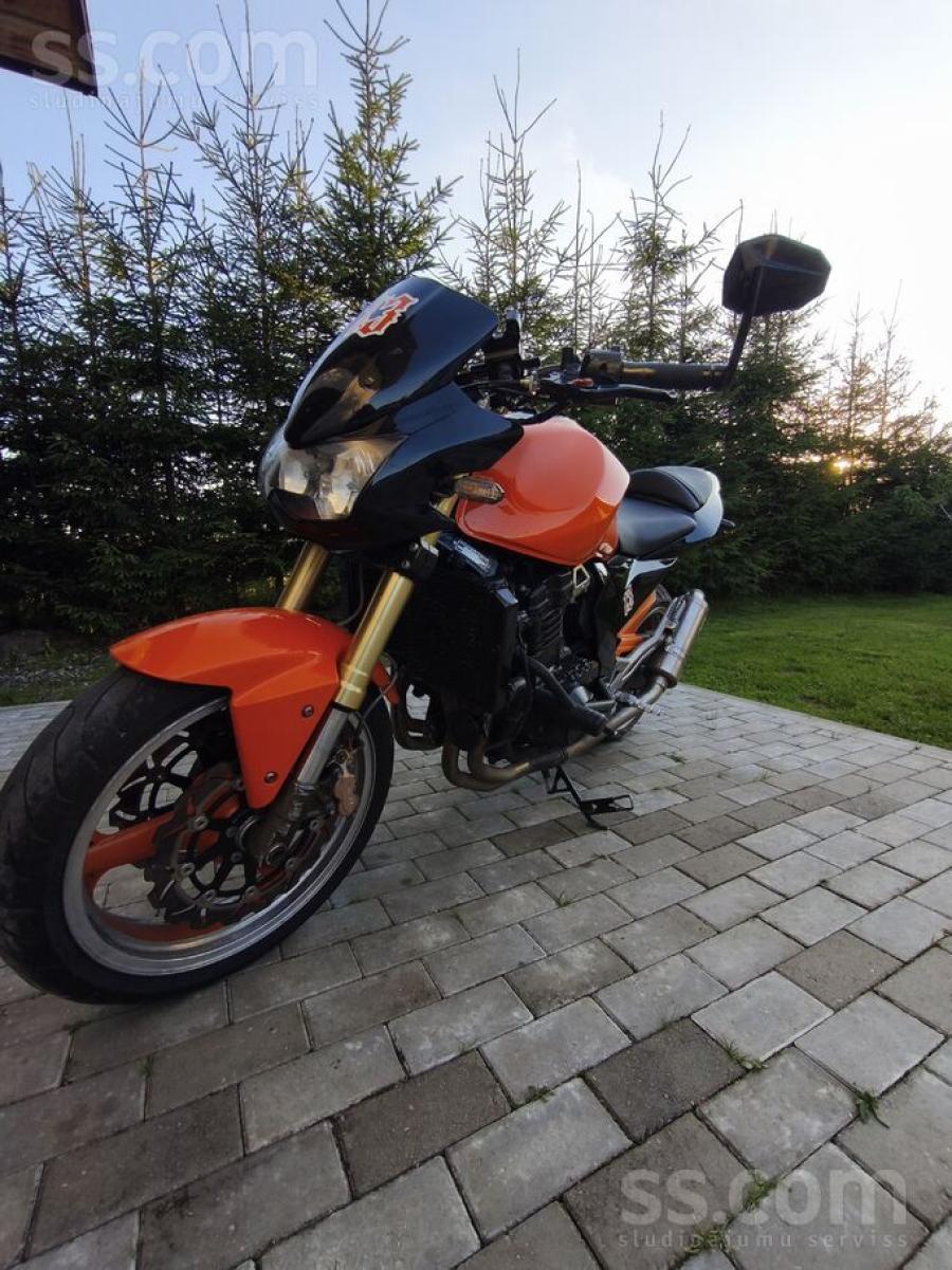 Kawasaki Z1000 2003 in Riga, with an engine capacity of 1.00 L and mileage of 0 thousand km for 2800 €, photo 3 on AUTOMOTO.COM.LV