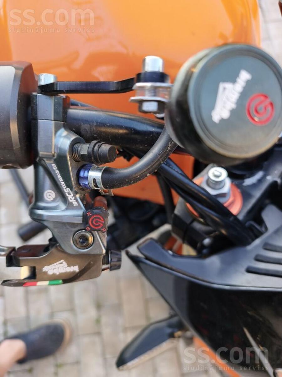 Kawasaki Z1000 2003 in Riga, with an engine capacity of 1.00 L and mileage of 0 thousand km for 2800 €, photo 7 on AUTOMOTO.COM.LV