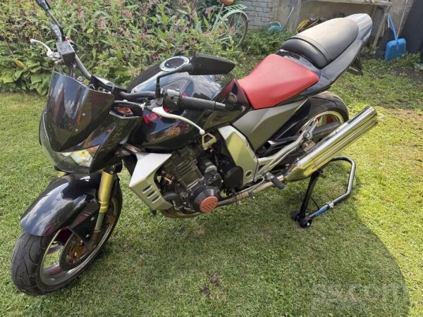 Kawasaki Z1000 2003 in Liepaja, with an engine capacity of 0.95 L and mileage of 0 thousand km for 2700 €, photo 3 on AUTOMOTO.COM.LV