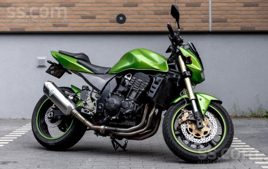 Kawasaki Z1000 2003 in Riga, with an engine capacity of 1.00 L and mileage of 0 thousand km for 3100 €, photo 1 on AUTOMOTO.COM.LV