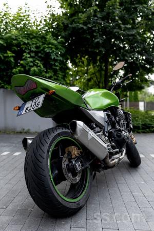 Kawasaki Z1000 2003 in Riga, with an engine capacity of 1.00 L and mileage of 0 thousand km for 3100 €, photo 6 on AUTOMOTO.COM.LV