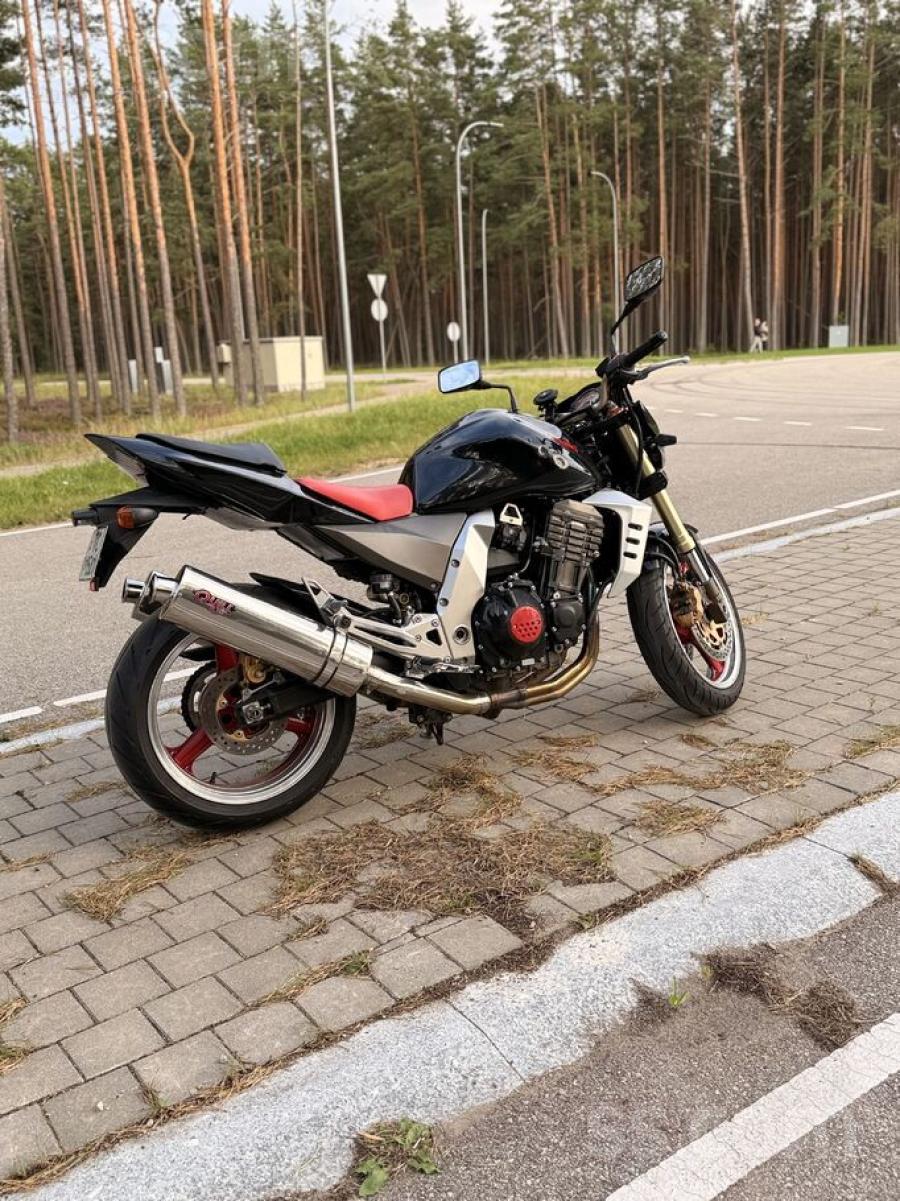 Kawasaki Z1000 2003 in Riga, with an engine capacity of 1.00 L and mileage of 0 thousand km for 2750 €, photo 3 on AUTOMOTO.COM.LV