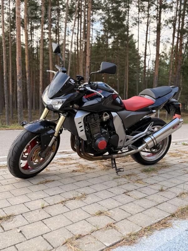 Kawasaki Z1000 2003 in Riga, with an engine capacity of 1.00 L and mileage of 0 thousand km for 2750 €, photo 4 on AUTOMOTO.COM.LV
