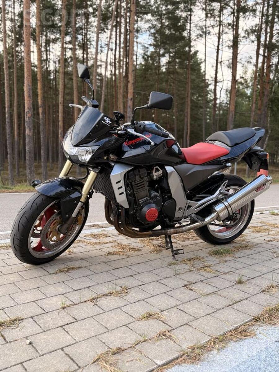Kawasaki Z1000 2003 in Riga, with an engine capacity of 1.00 L and mileage of 0 thousand km for 2750 €, photo 4 on AUTOMOTO.COM.LV