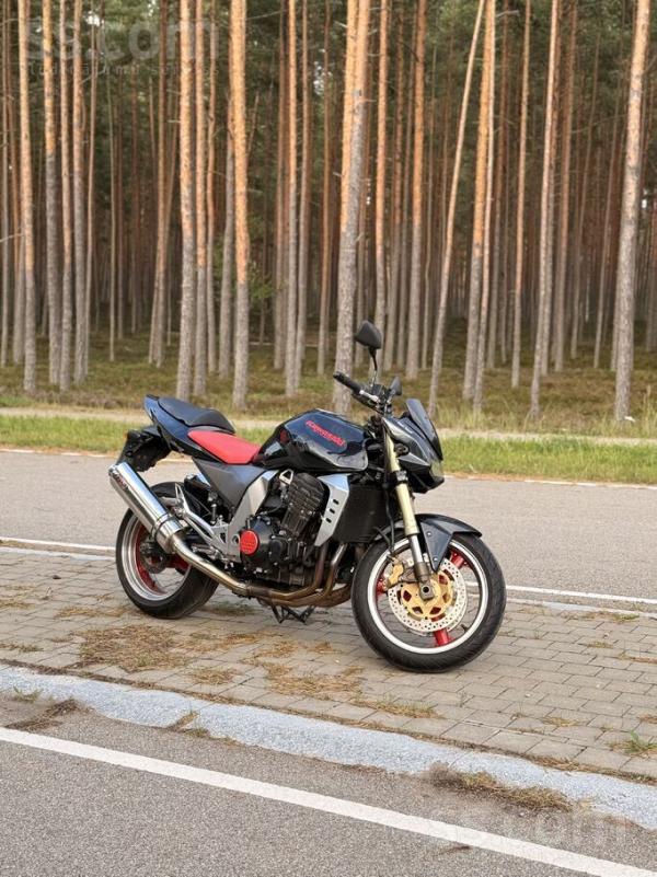 Kawasaki Z1000 2003 in Riga, with an engine capacity of 1.00 L and mileage of 0 thousand km for 2750 €, photo 5 on AUTOMOTO.COM.LV