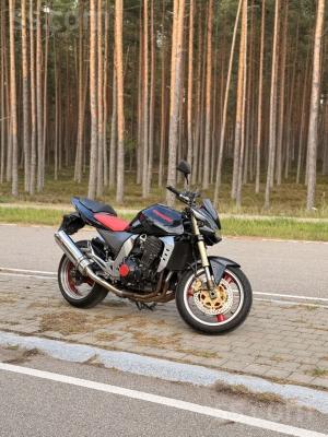 Kawasaki Z1000 2003 in Riga, with an engine capacity of 1.00 L and mileage of 0 thousand km for 2750 €, photo 5 on AUTOMOTO.COM.LV