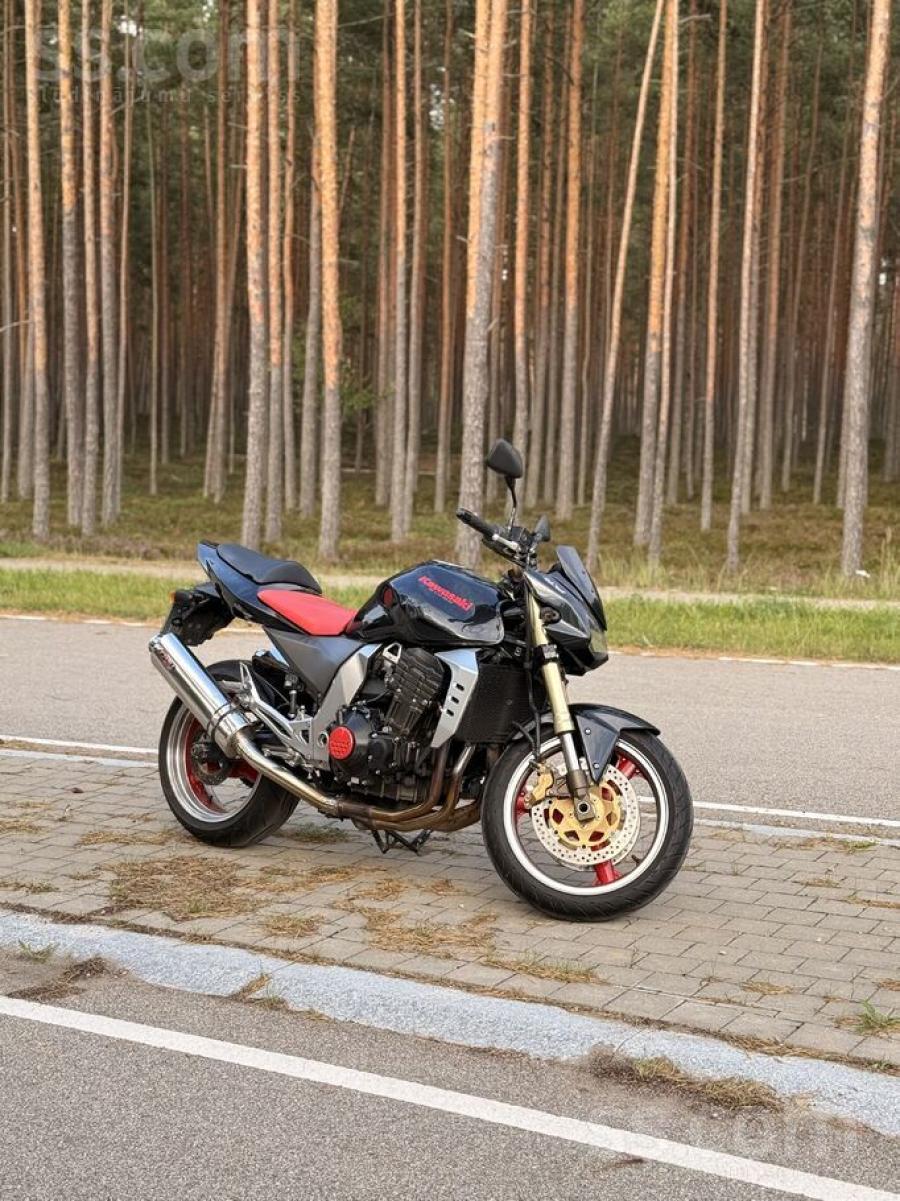 Kawasaki Z1000 2003 in Riga, with an engine capacity of 1.00 L and mileage of 0 thousand km for 2750 €, photo 5 on AUTOMOTO.COM.LV