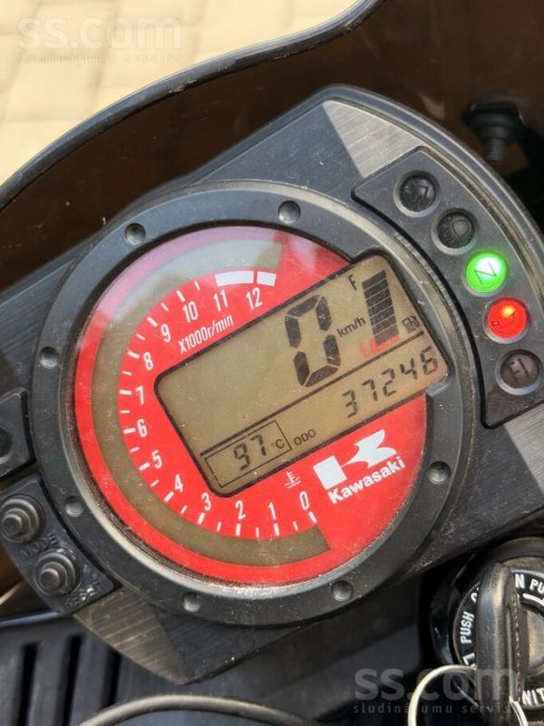 Kawasaki Z1000 2003 in Riga, with an engine capacity of 1.00 L and mileage of 0 thousand km for 2750 €, photo 8 on AUTOMOTO.COM.LV